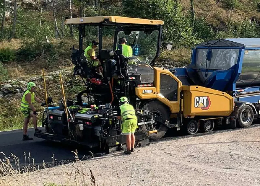 New compact pavers and screeds from Cat | Agg-Net