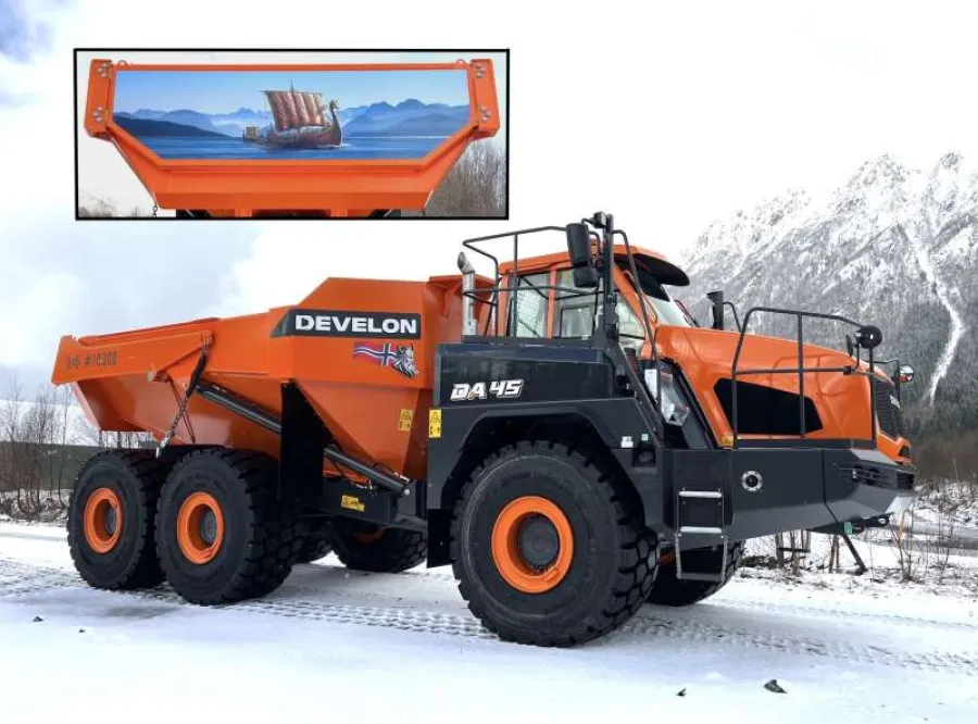 The first machine in Develon colours in Europe | Agg-Net