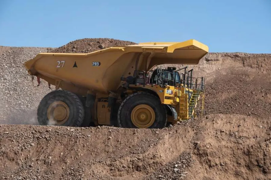 Caterpillar introduce new 793 mining truck | Agg-Net